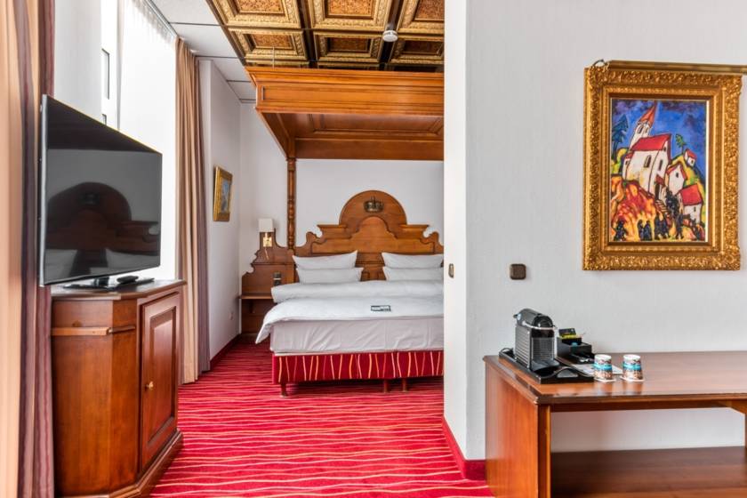 KING's HOTEL First Class