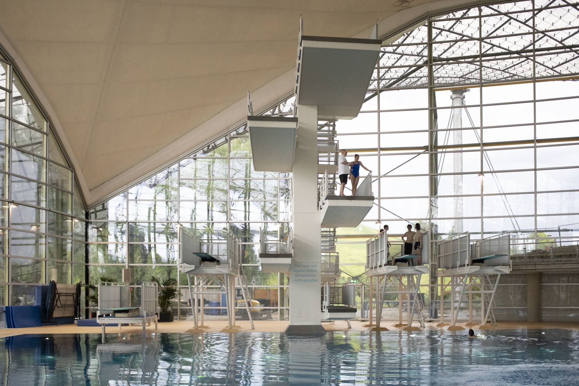 Diving tower in the Olympic swimming hall | simply Munich