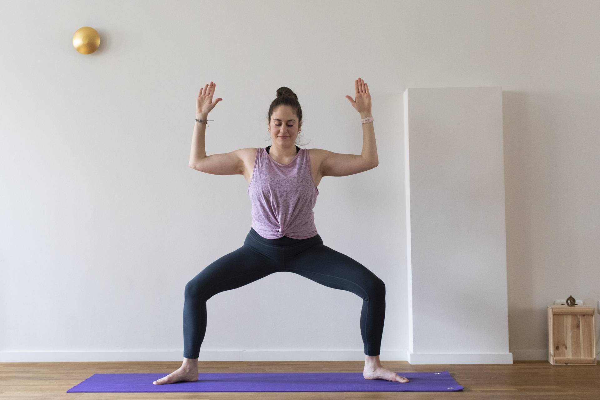 13 Yoga Asanas mit Münchner Flair: Yoga-Übungen für Zuhause | einfach ...