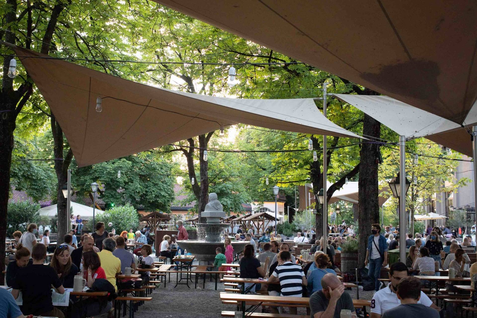Les beer gardens de Munich: Ja, Servus mitanand! | simply Munich