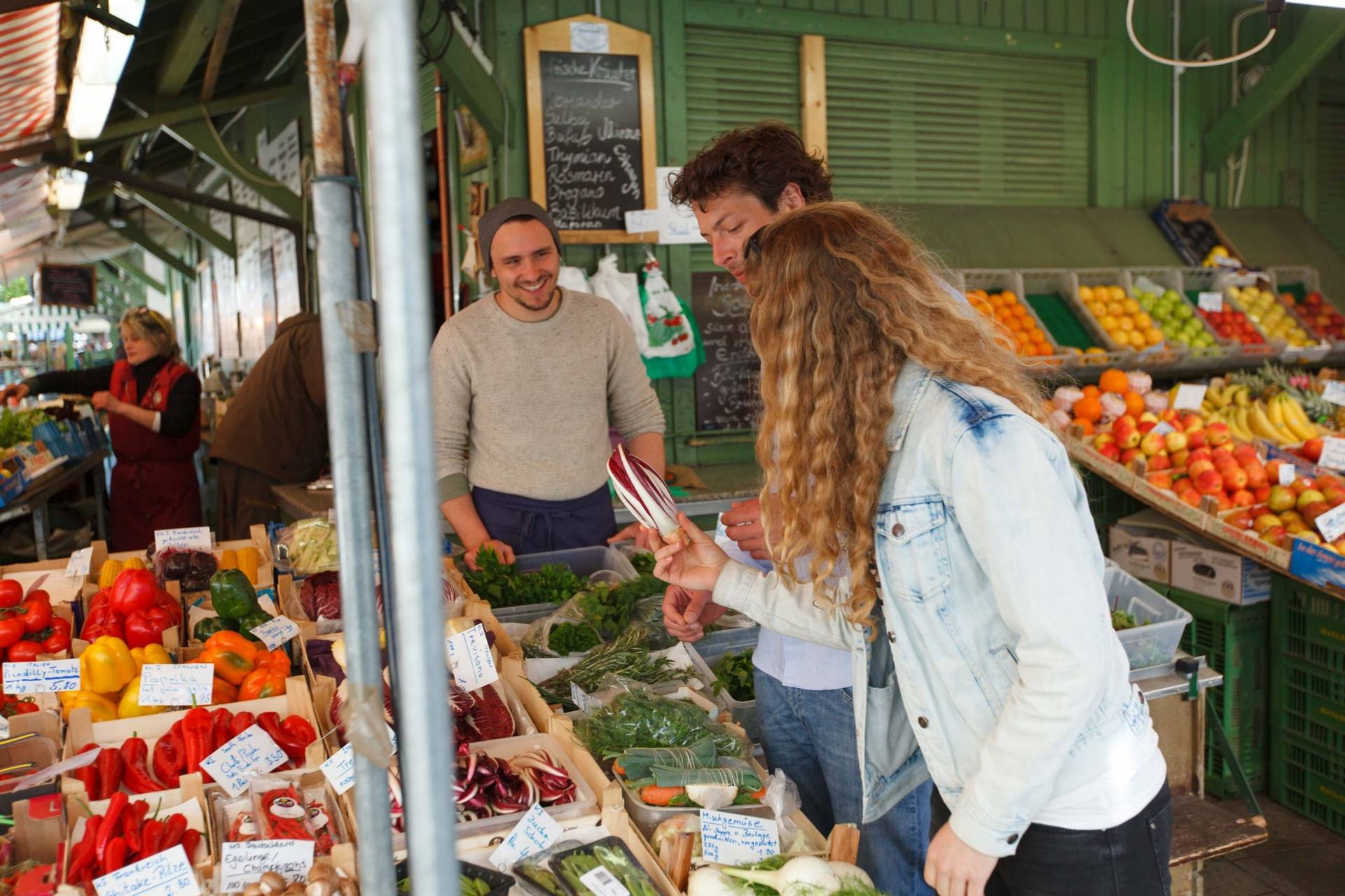 Viktualienmarkt: historic open-air market in Munich