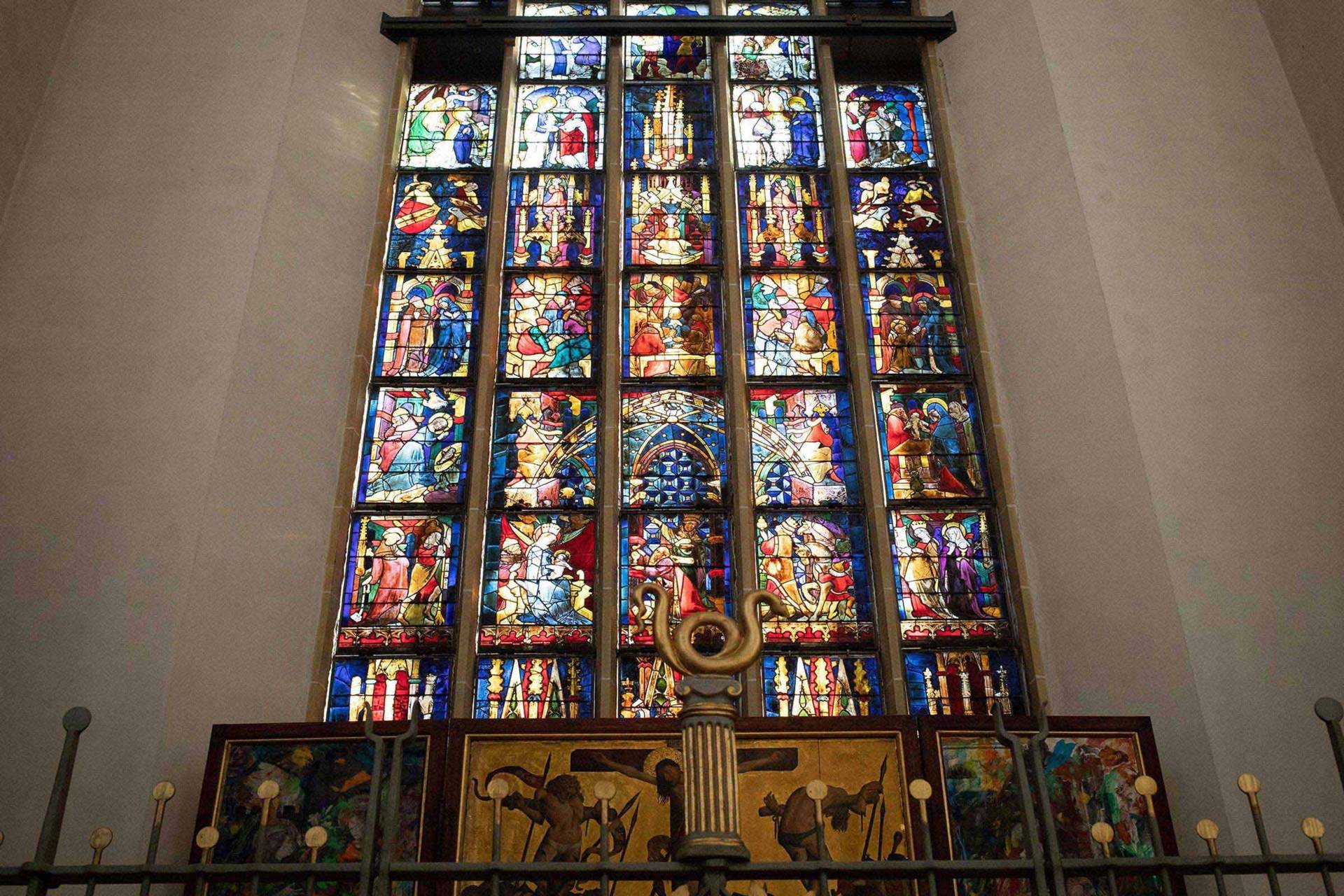 Church windows in Munich | simply Munich